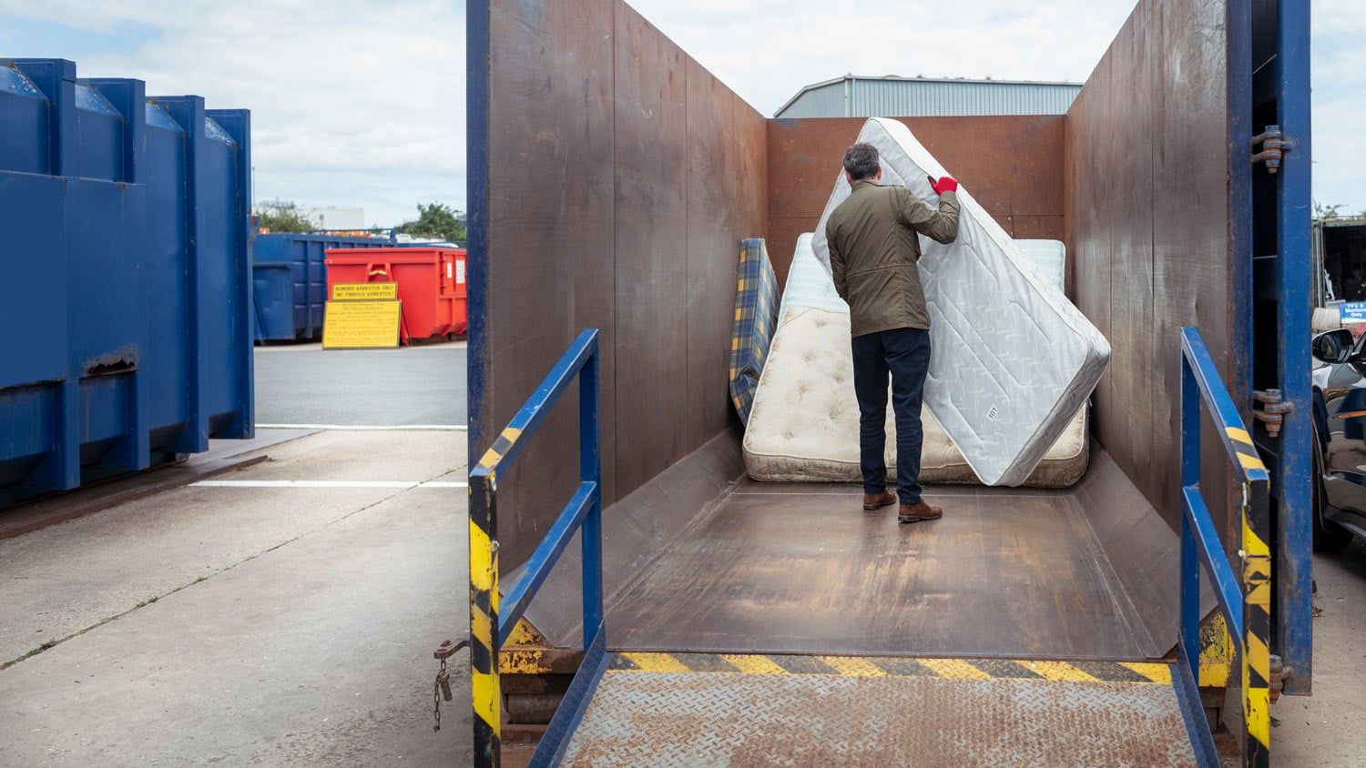 Does Mattress Firm Take Old Mattresses? 2026 Guide | Banner Mattress Online